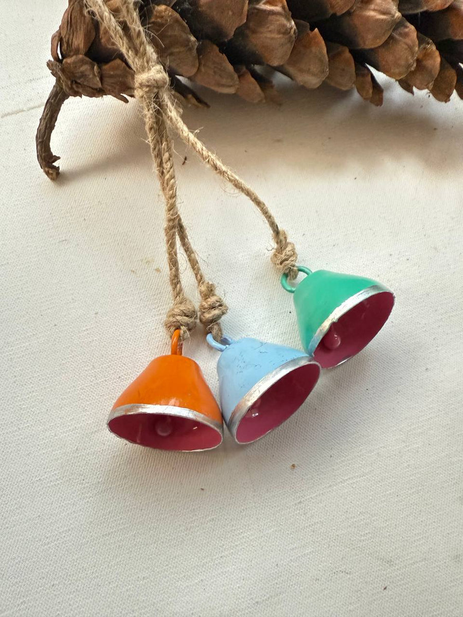 1.5 inch coloured Bell – thewoodpeckerstore.in