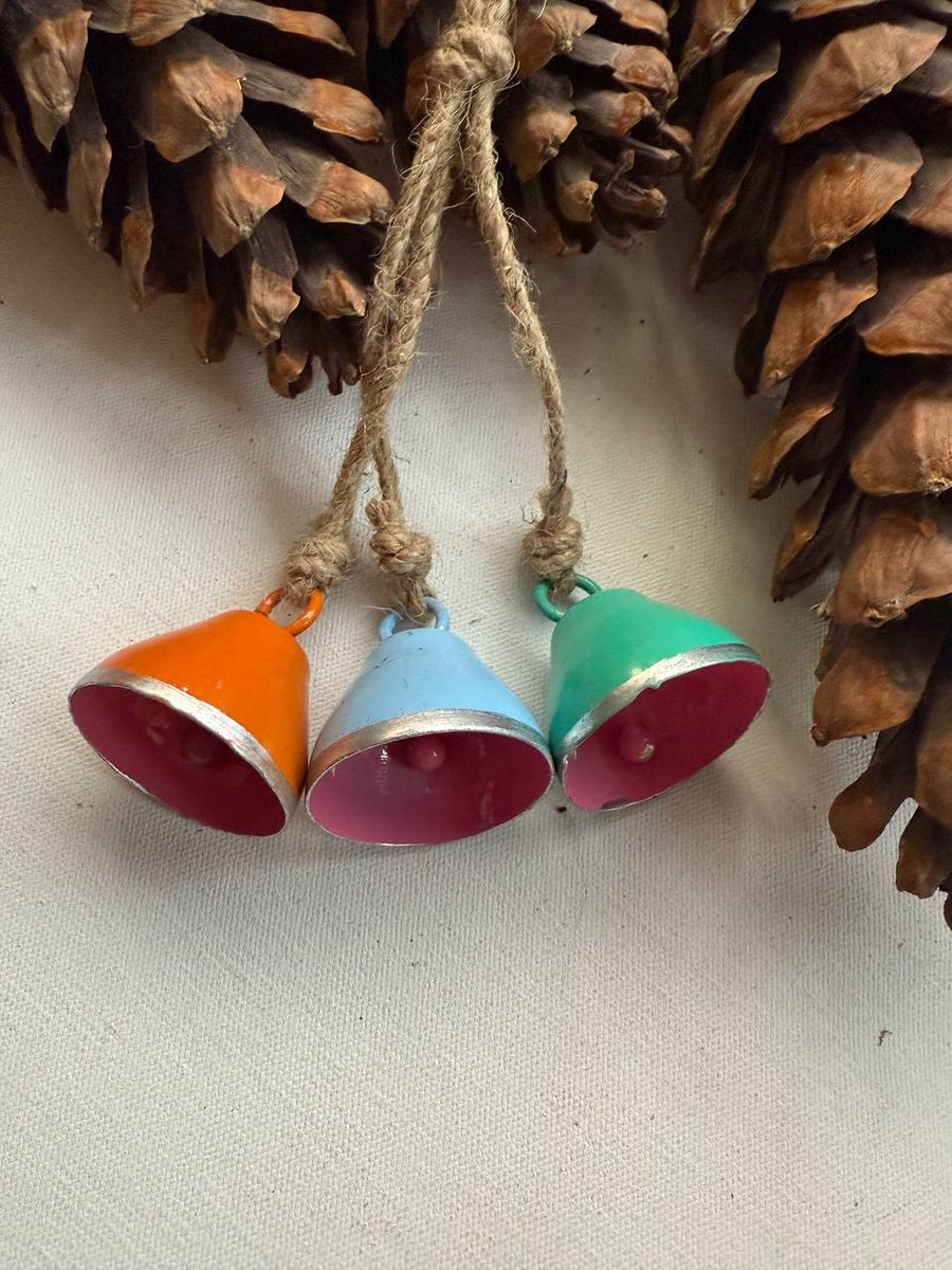 1.5 inch coloured Bell – thewoodpeckerstore.in